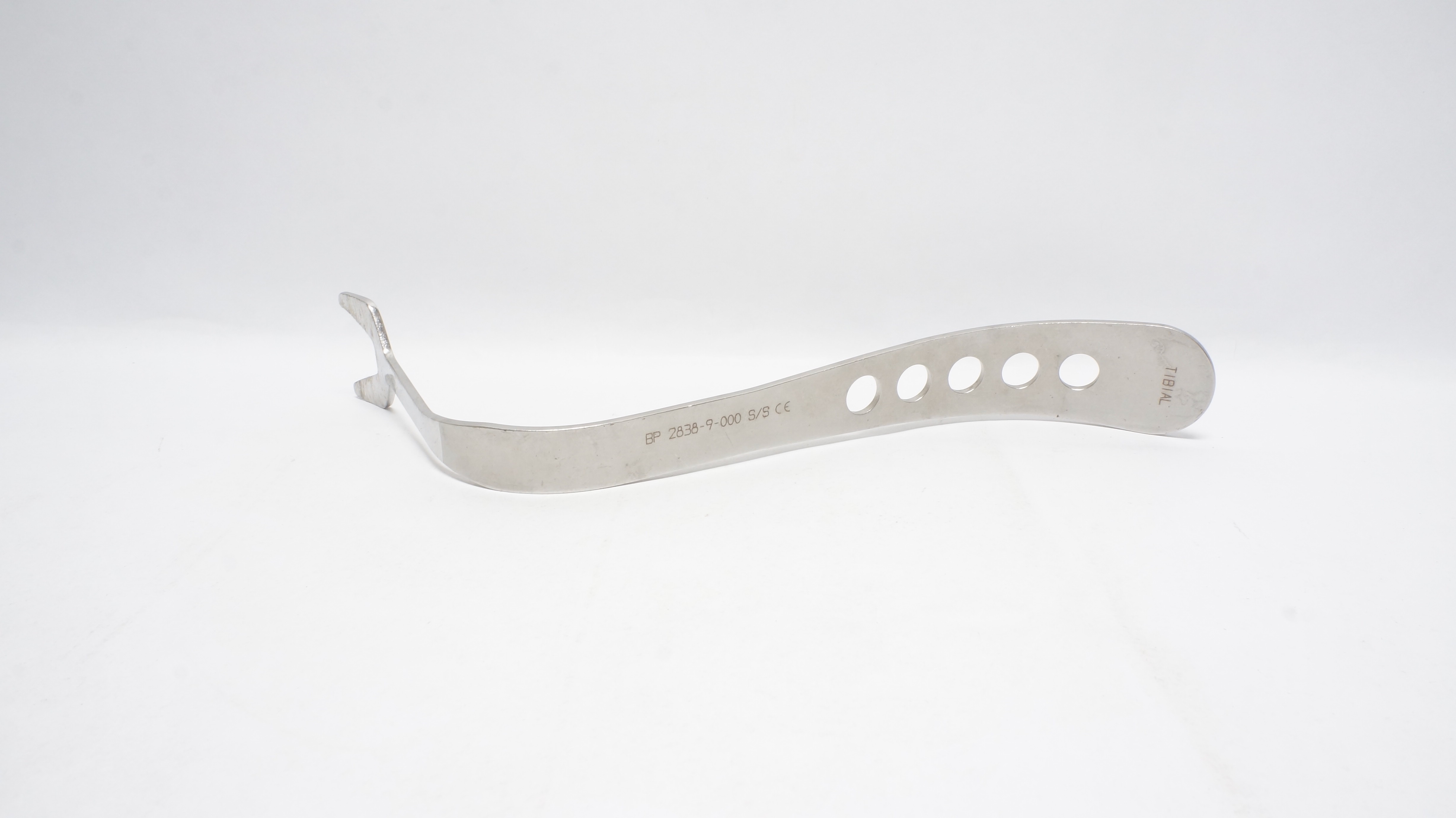 Proximal Tibial TKA Retractor Depth from Bend